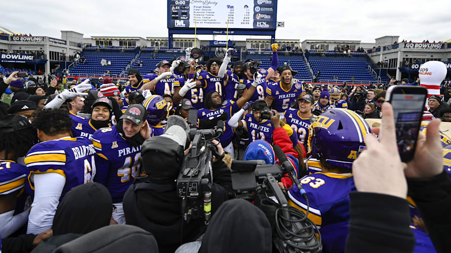 Five Takeaways From Pitt's Embarrassing Military Bowl Loss | Yardbarker