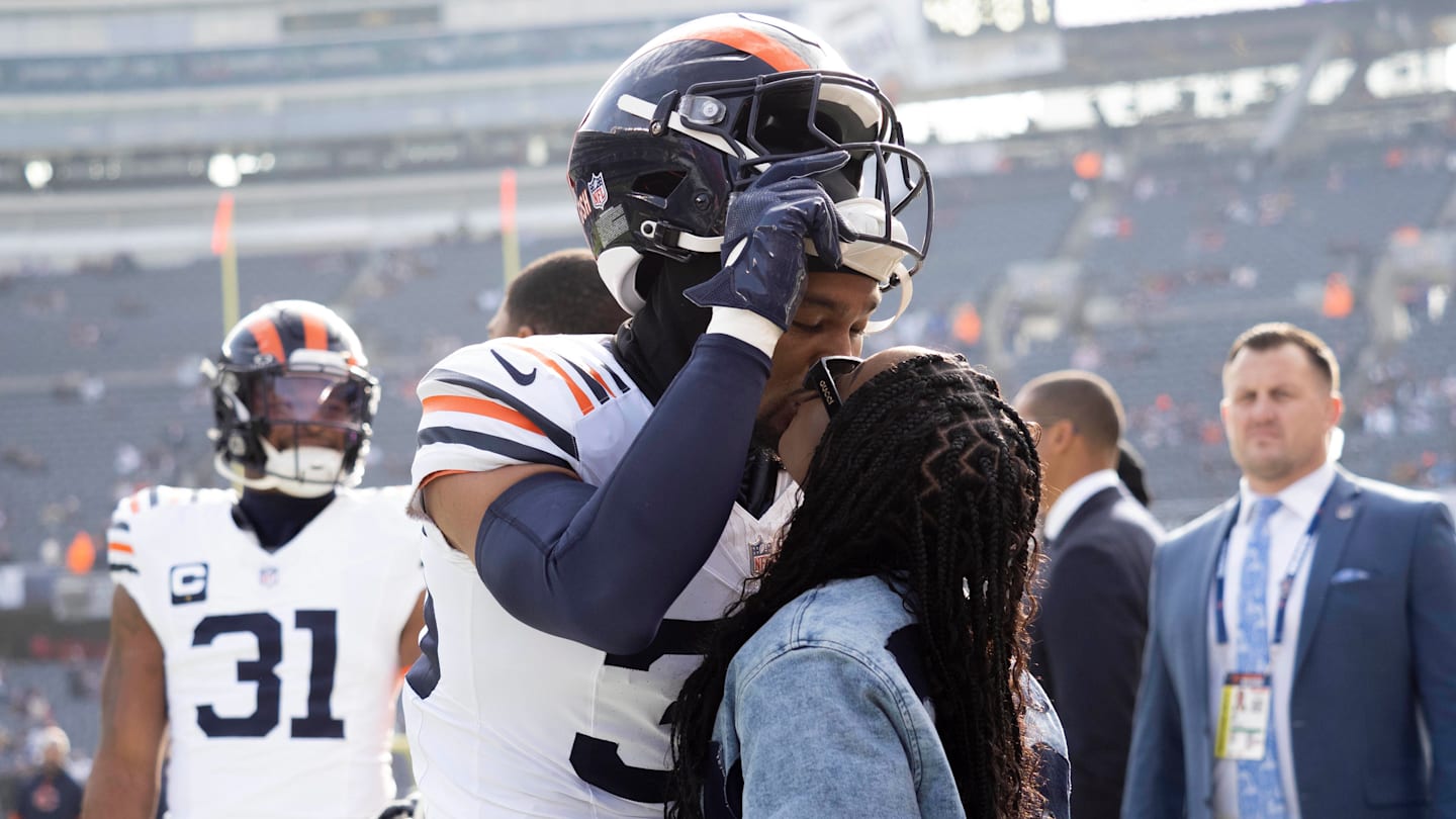 Simone Biles, hubby Jonathan Owens do tush push handshake before kiss ...