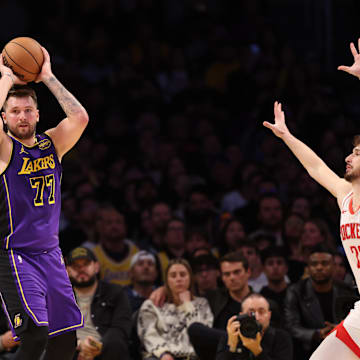 New Report Doubles Down on Lakers' Prime Center Target