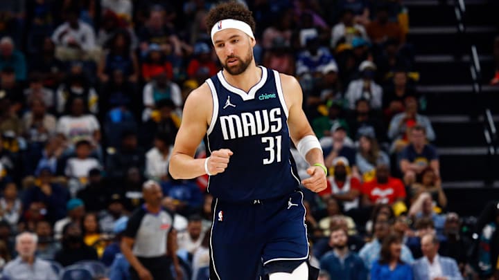 Klay Thompson makes crazy amount of 3-pointers in a row with Megan Thee ...