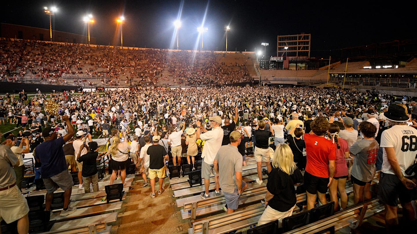 Jubilant Vanderbilt Fans Parade Stadium Goalposts Into Nashville After ...