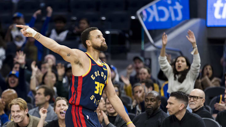 Steph Curry's Absurd 3-Pointer Went Viral In Warriors-Bulls Game