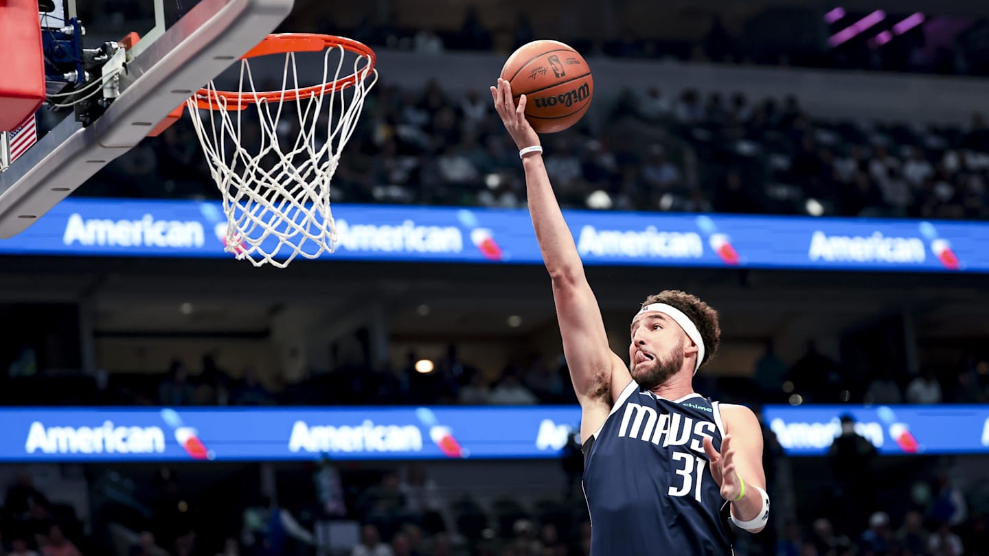 NBA World Reacts To Klay Thompson's Performance In Mavs-76ers Game