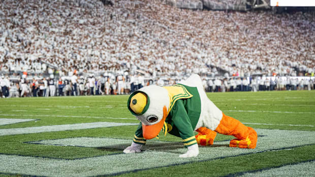 Oregon Duck Fans Will Find DeForest Buckner's Indianapolis Colts Prank Hilarious