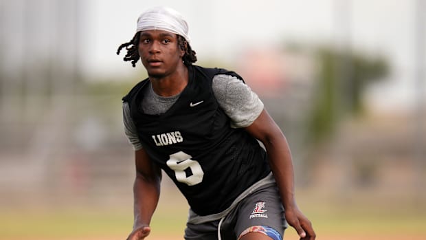 Top-ranked Minnesota recruit Roman Voss shines to begin high school season