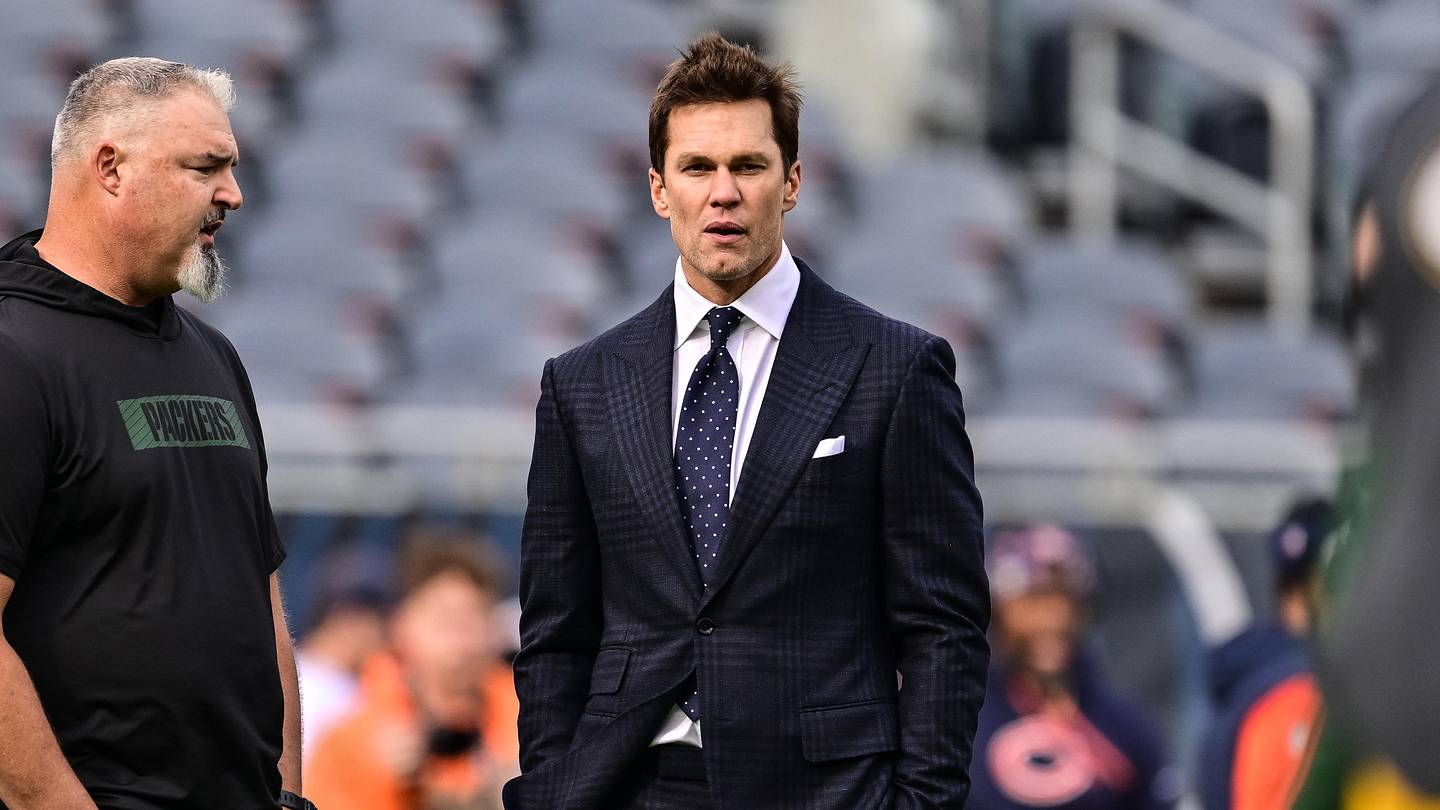 Tom Brady looks as sharp as ever in sneak peek of magazine cover
