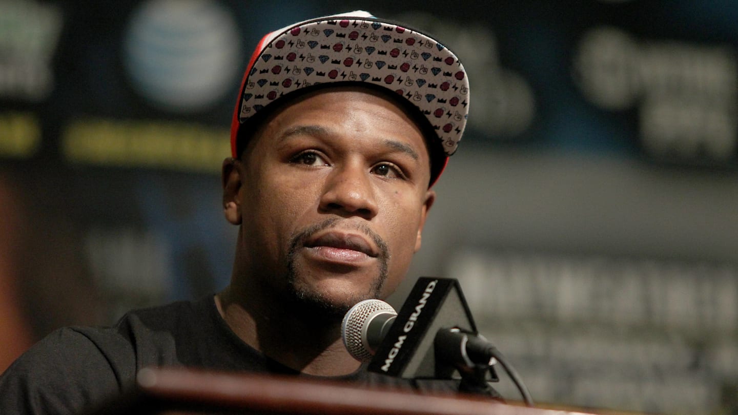 Floyd Mayweather: Age, Height, Record, Stats, Notable Fights, Father & More