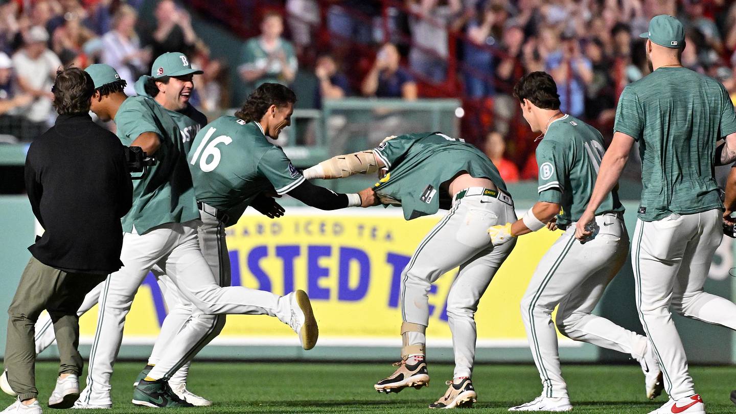 Red Sox Walk-Off Win Showcases Incredible Stat While Wearing Green ...