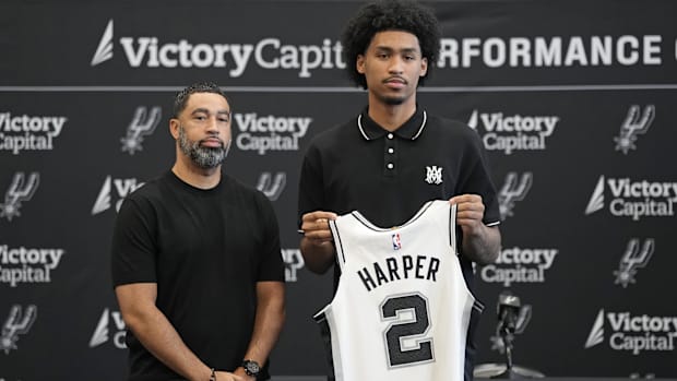 San Antonio Spurs' Chibuzo Agbo Wows Fans With Highlight Play in Summer League