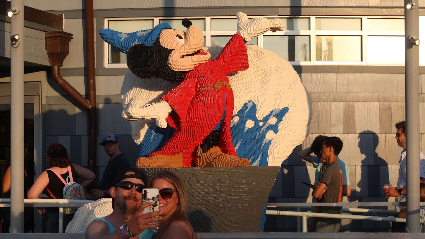 Disney World guests are in for big changes using Lighting Lane! Find ...