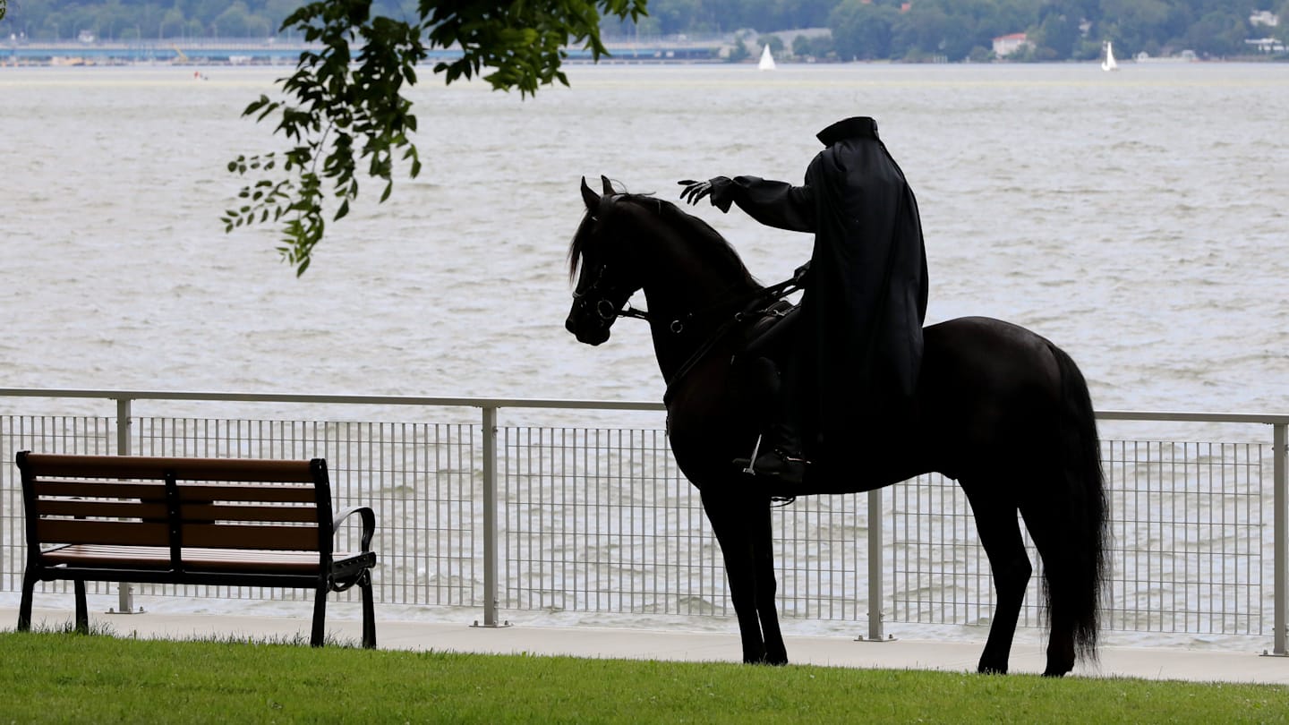 In New York, a headless horseman high school football tradition lives ...
