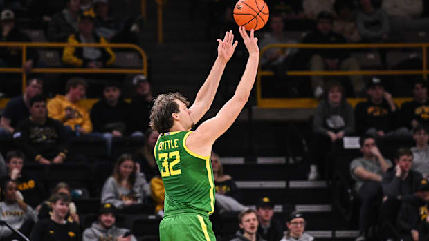 Oregon Ducks' Nate Bittle, Jadrian Tracey Granted Extra Year of ...