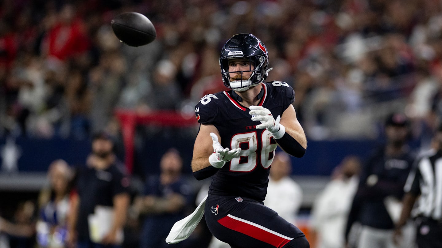 Cowboys star has harsh words for Dalton Schultz following Texans win