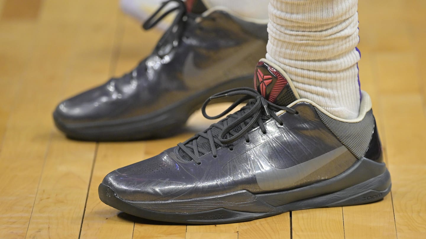 Lonzo Ball Wore 15-Year-Old Nike Kobe Shoes on NBA Media Day