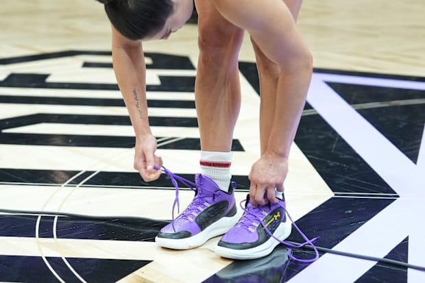 Stephen Curry Tries to Recruit WNBA All-Star Away From Nike