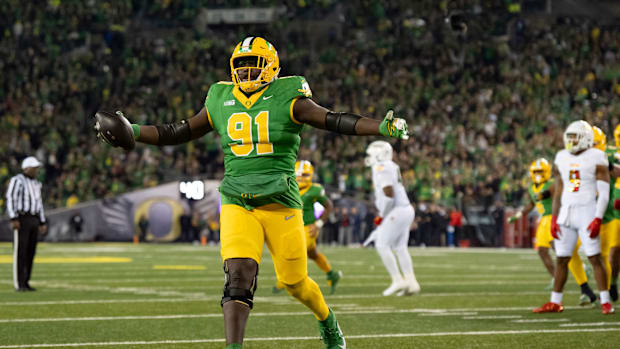 Oregon Ducks Football Schedule: Tough Road Slate, Exciting Home Games ...