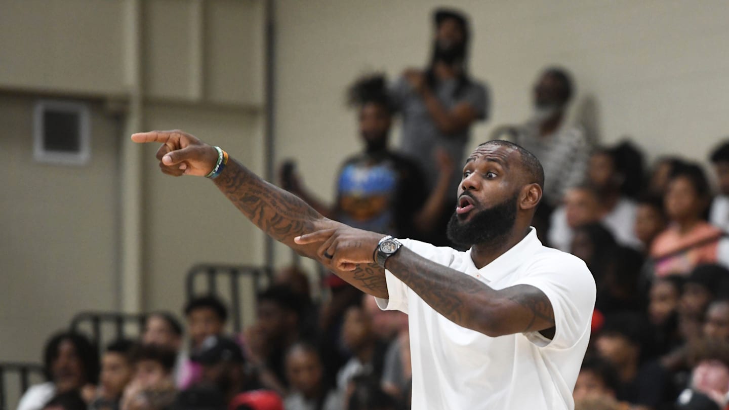 Lakers Notes: LeBron James Trade Urged, LeBron Prediction Made