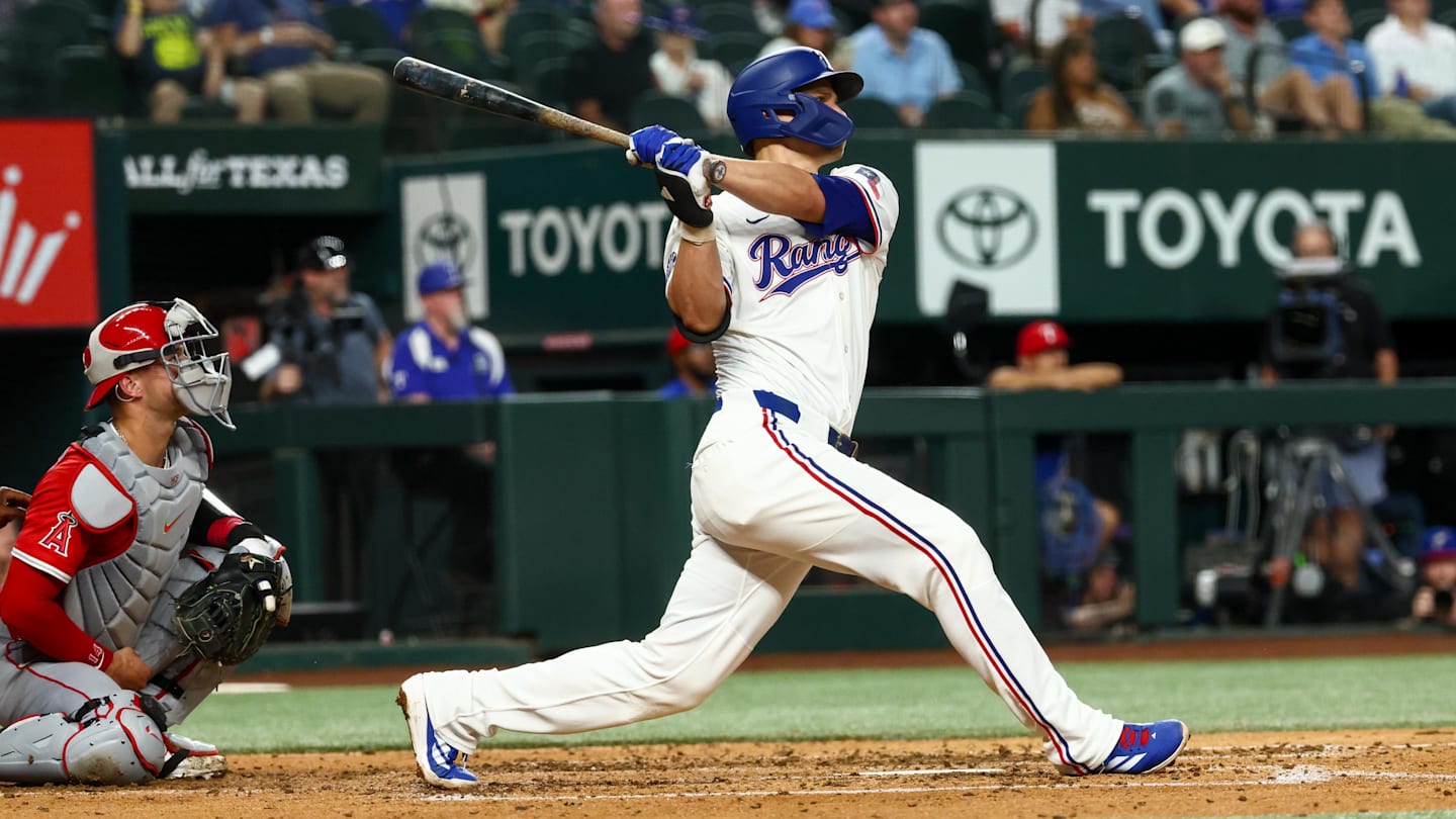 Rangers' Corey Seager to Miss Time, Undergo Appendectomy