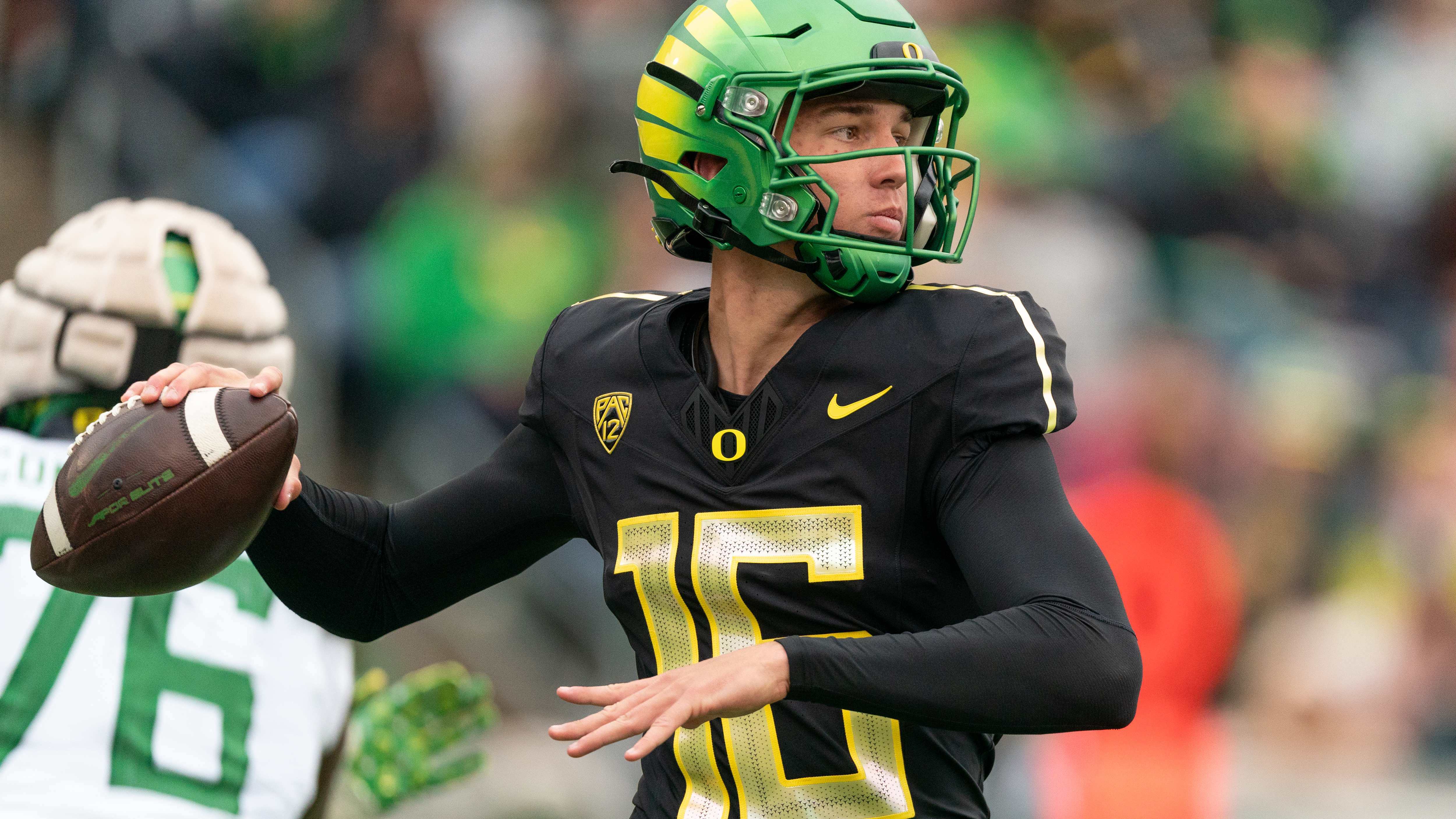Austin Novosad earns snaps as Oregon Ducks try to maintain Dante Moore ...