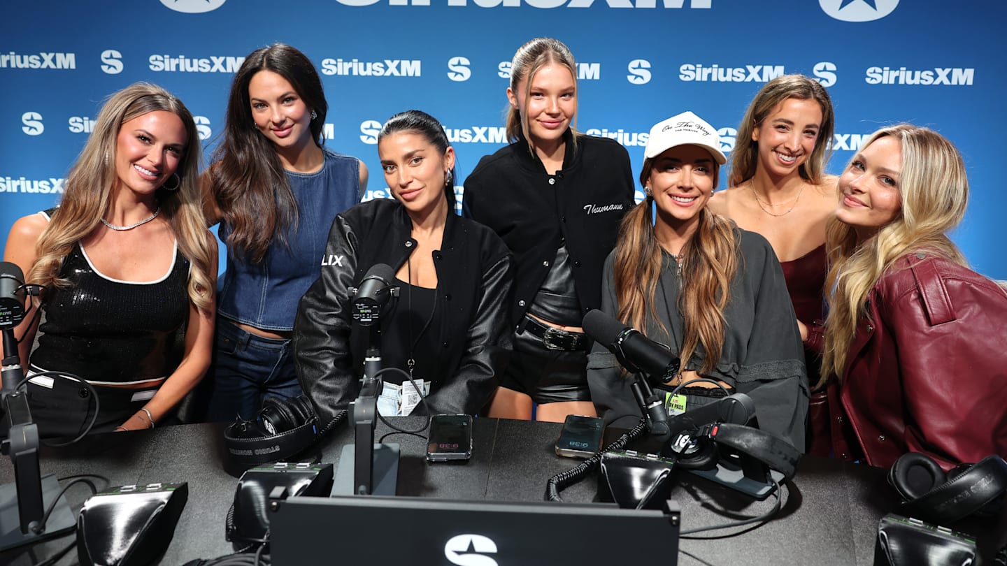 SI Swimsuit Week in Review: Alix Earle Loves Carl's Jr. to Suni Lee at NYFW