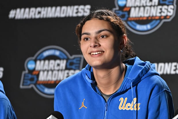 UCLA star Lauren Betts’ 5-star sister Sienna joining Bruins, bringing ...