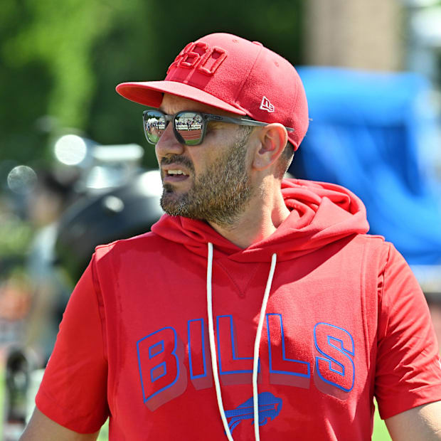 Bills' defensive coordinator advises injured rookie Max Hairston on ...