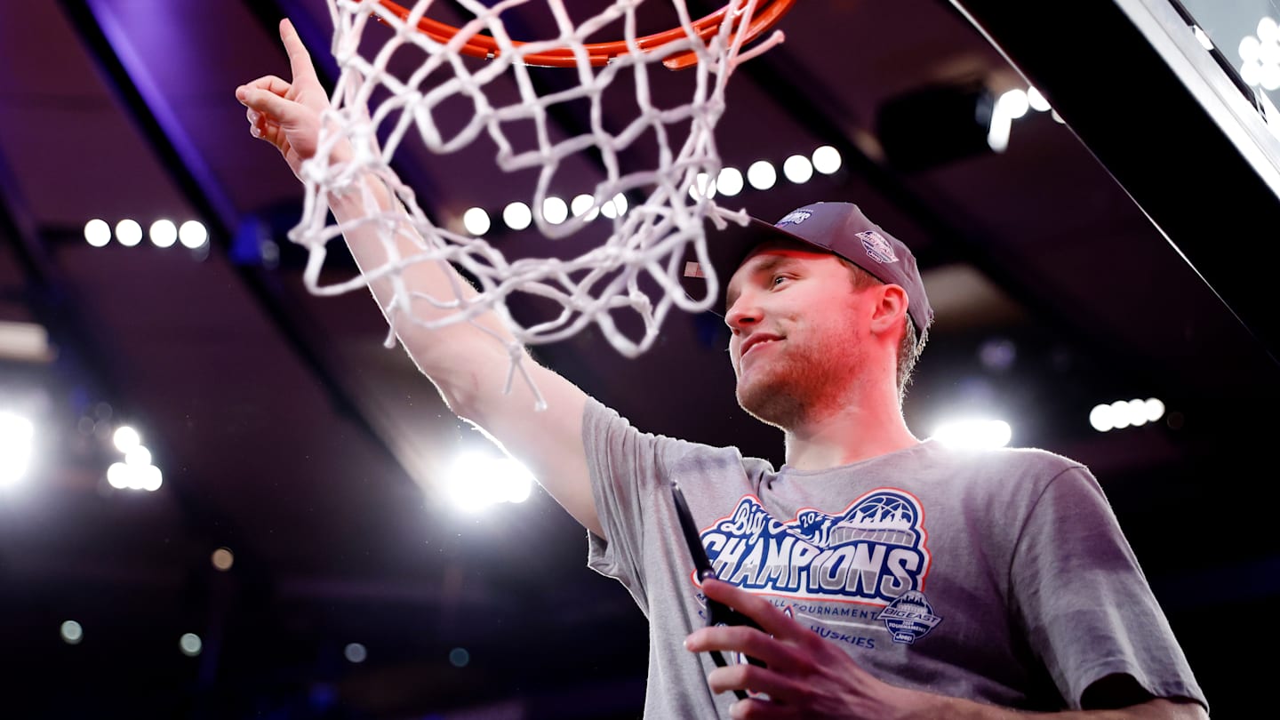 Former UConn Champ Gets Under Skin Of Suns Superstar In Viral Moment