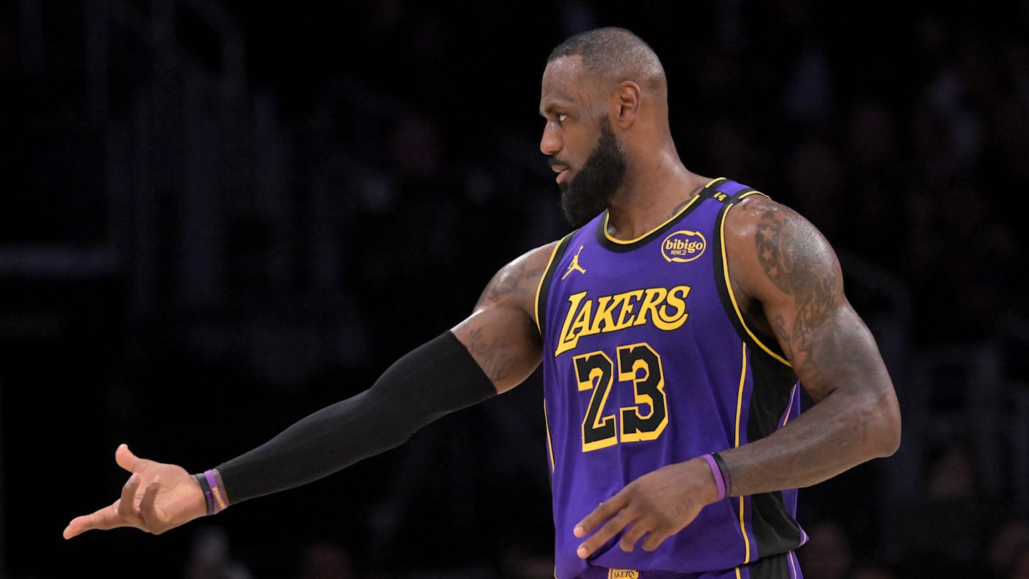 LeBron James Urged to Consider New York Knicks Trade