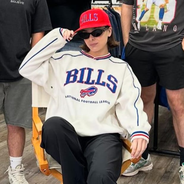 Hailee Steinfeld flaunts close-up of Josh Allen engagement ring winning ...