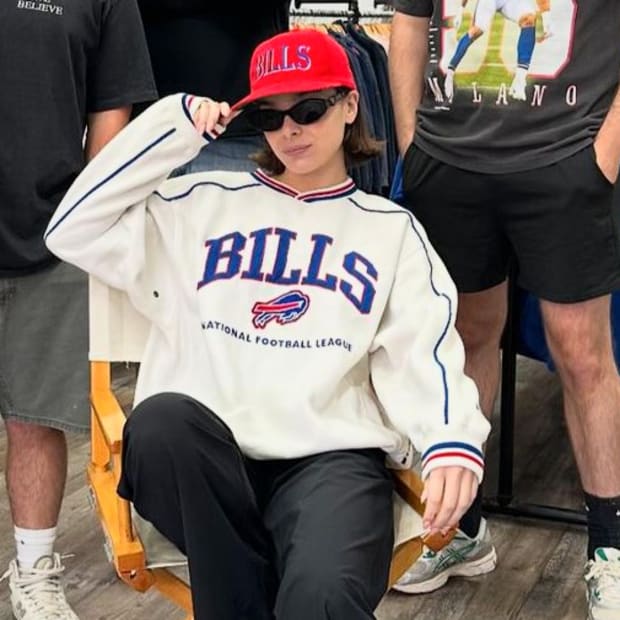 Hailee Steinfeld shares intimate behind-the-scenes Josh Allen wedding photo