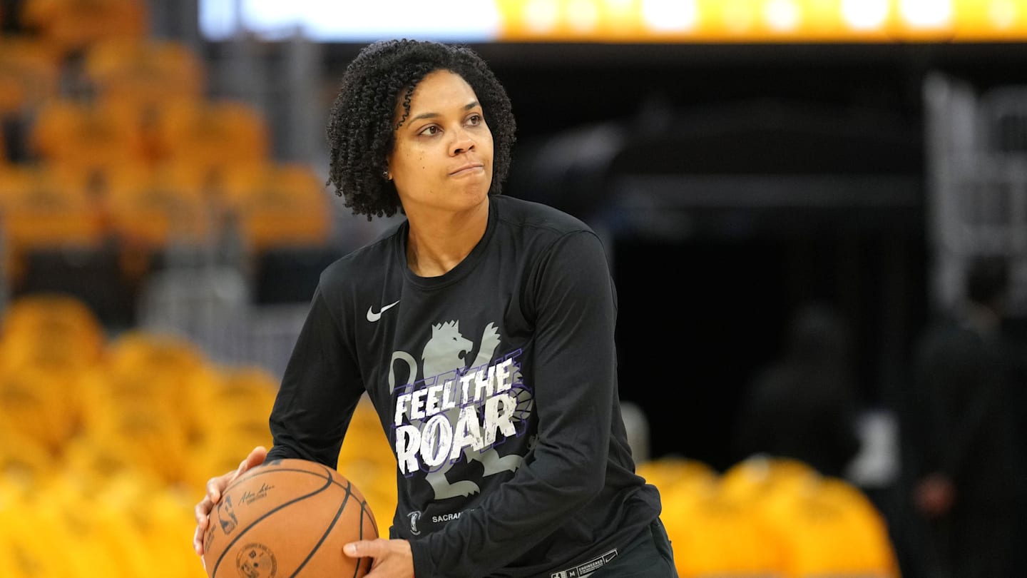 Lakers Hire Former WNBA Player as Assistant Coach