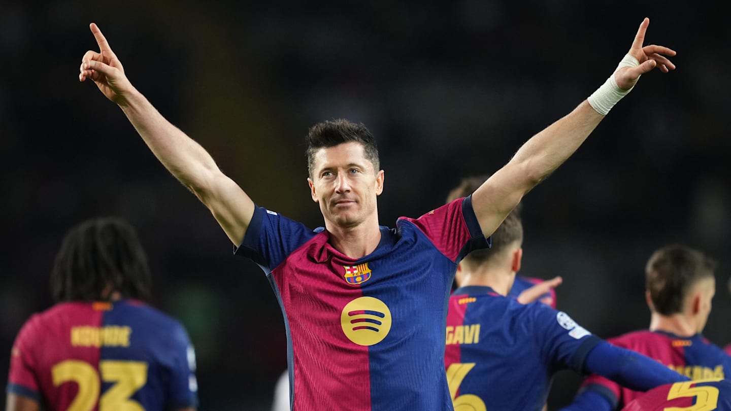 Robert Lewandowski reacts after matching Lionel Messi & Cristiano ...