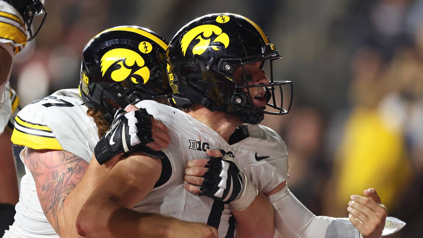 Iowa Hawkeyes Earn Two Major Bowl Predictions
