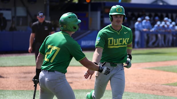 Oregon Ducks' Bryce Boettcher College Football's Best Returning Linebacker?