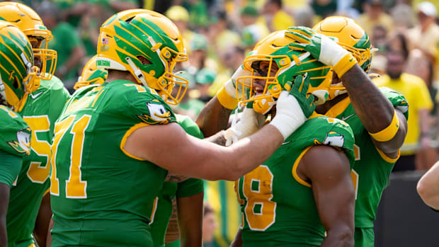 Oregon Duck Fans Will Love What Dakorien Moore’s Teammate Said About ...