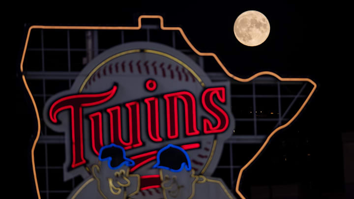 Astros and Mariners Both Reportedly Interested in Versatile Defender