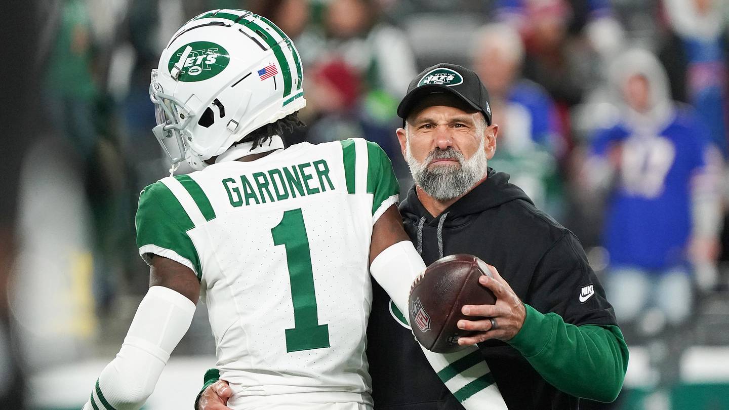 WATCH: Jets All Pro Cornerback Injured in First Half of Sunday Night ...