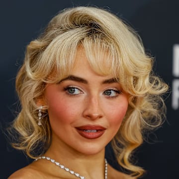 Sabrina Carpenter Is Unrecognizable in Stunning Marilyn Monroe-Inspired ...