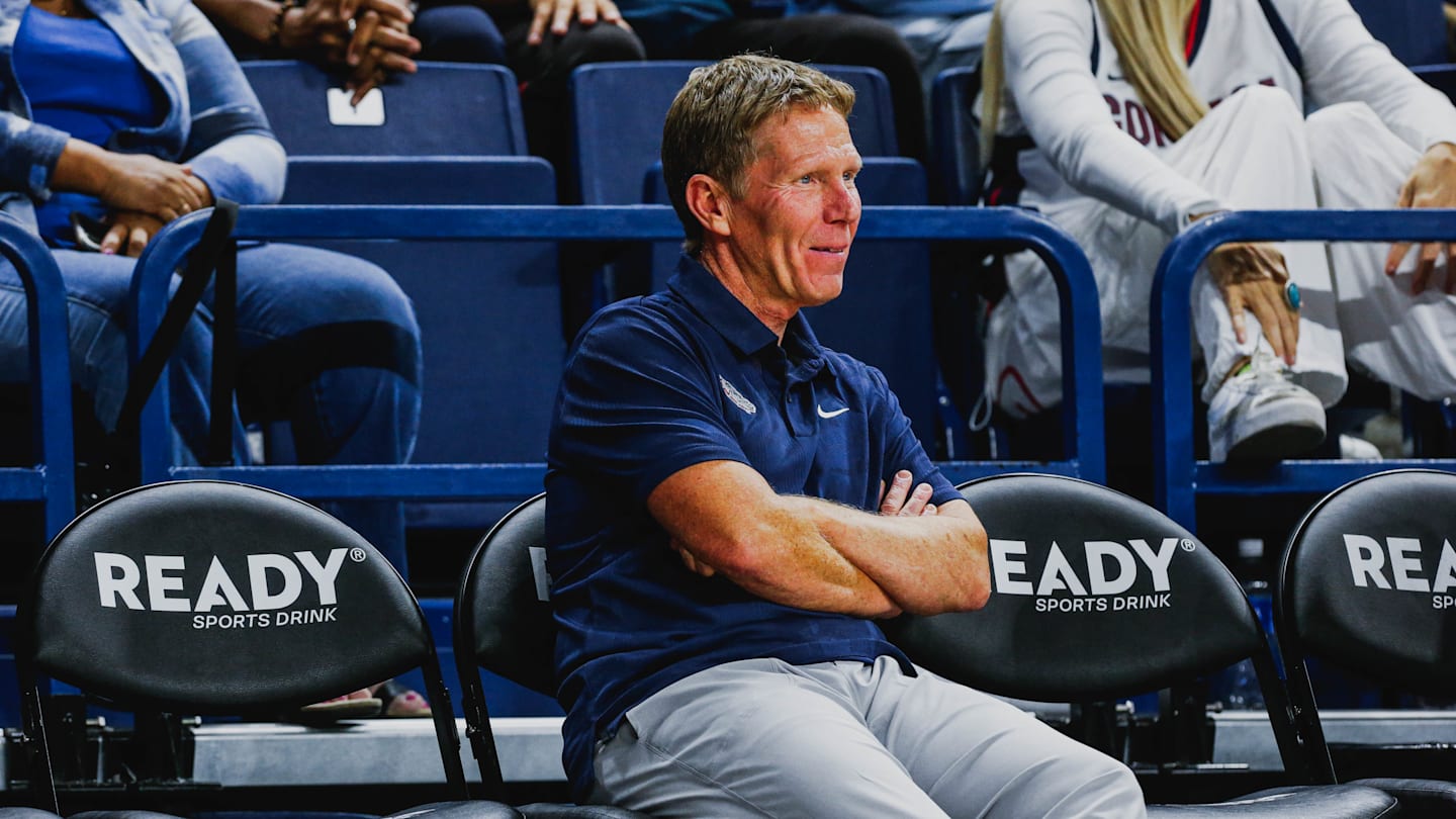 Barack Obama breaks down funny handshake with Gonzaga’s Mark Few