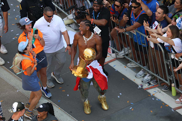 Shirtless Shai Gilgeous-Alexander draped in Canada flag wins OKC NBA ...