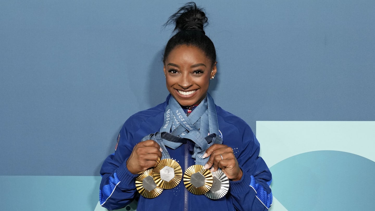 Simone Biles Will Work With Snoop Dogg on NBC's 'The Voice' in ...