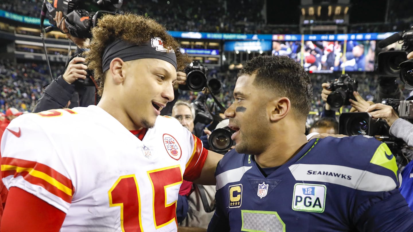 Patrick Mahomes Joked About Russell Wilson's Plane Workout When Asked ...