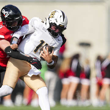 UCF Quarterback Returns To Field After Mid-game Injury