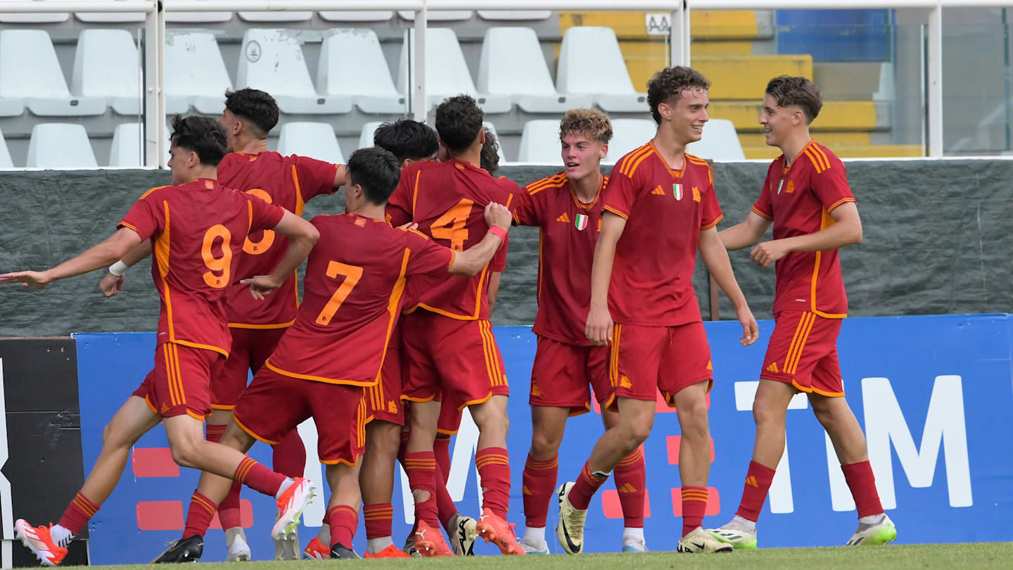 Sol bek arayışları devam ederken listeye 3 yeni isim daha eklendi.