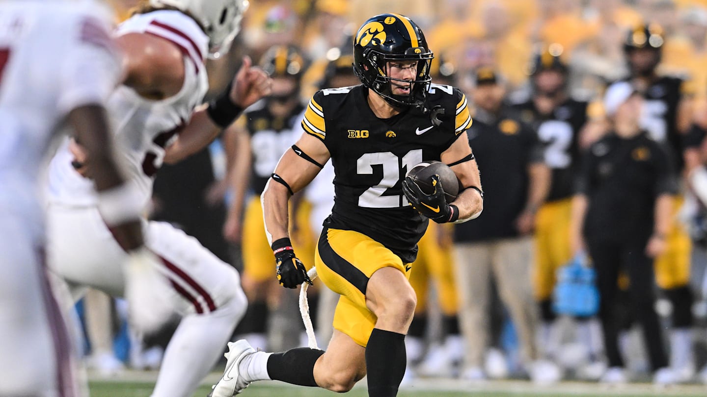Iowa Hawkeyes WR Earns Big Ten Award for Historic Performance