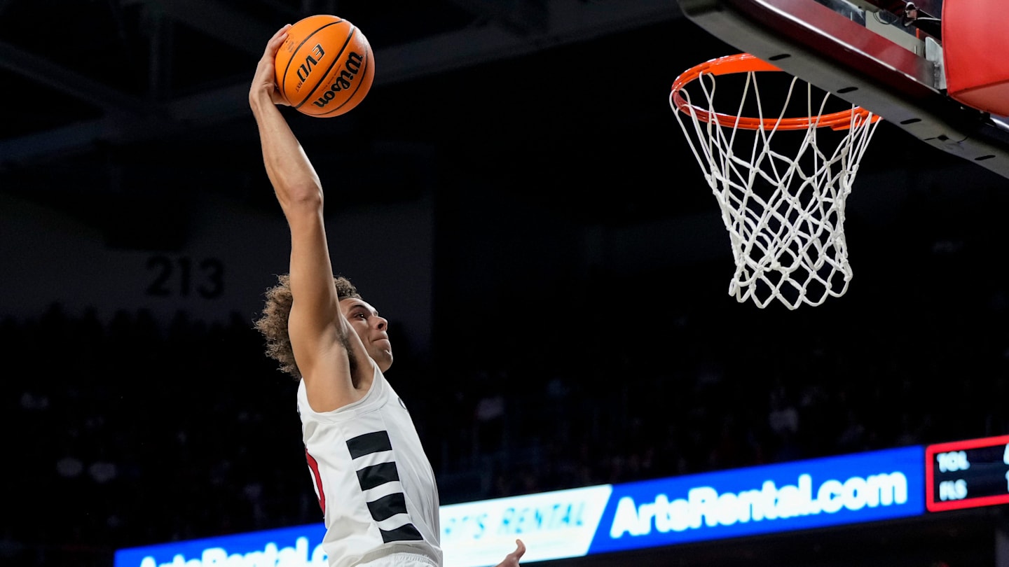 Cincinnati Missing Star Wing Dan Skillings Jr. Ahead of Morehead State ...