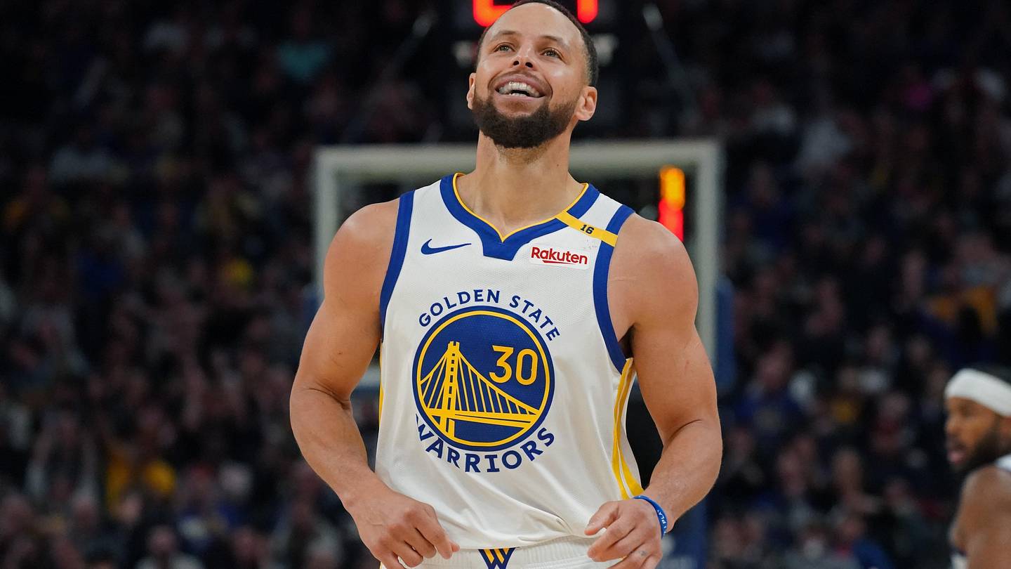 Even Steph Curry’s wife, mom look amazed at his latest NBA milestone