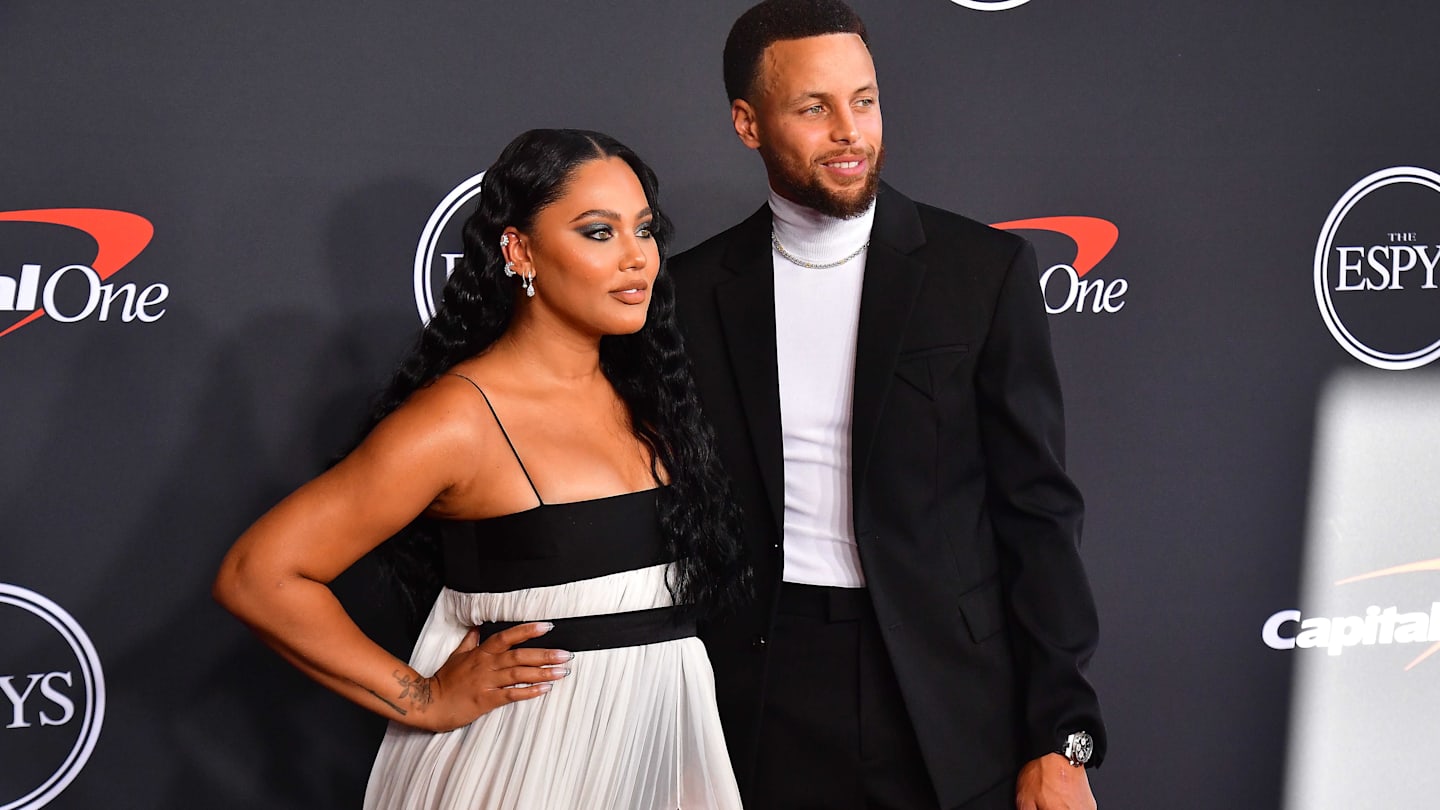 Ayesha Curry shares amazing 19-year-old baby face Steph pic as college sweethearts
