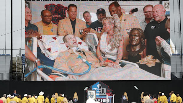 NFL Hall of Famer & Four Horsemen Steve 'Mongo' McMichael Passes Away At 68