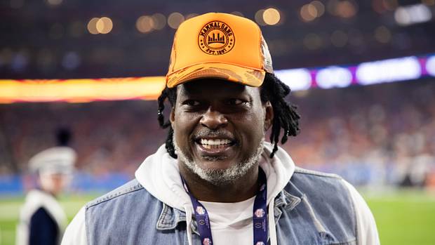 LaVar Arrington Talks Penn State-Oregon, Nike-adidas and an Athletics ...